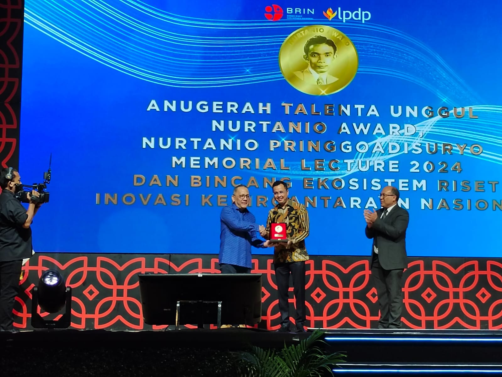 Prof. Lavi Terima Nurtanio Award 2024, Bukti Keunggulan Akademisi ITB